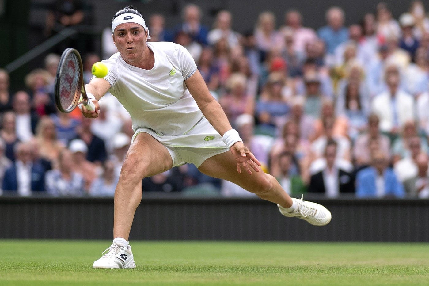 Czech champ: Vondrousova over Jabeur - The Championships, Wimbledon - Official Site by IBM