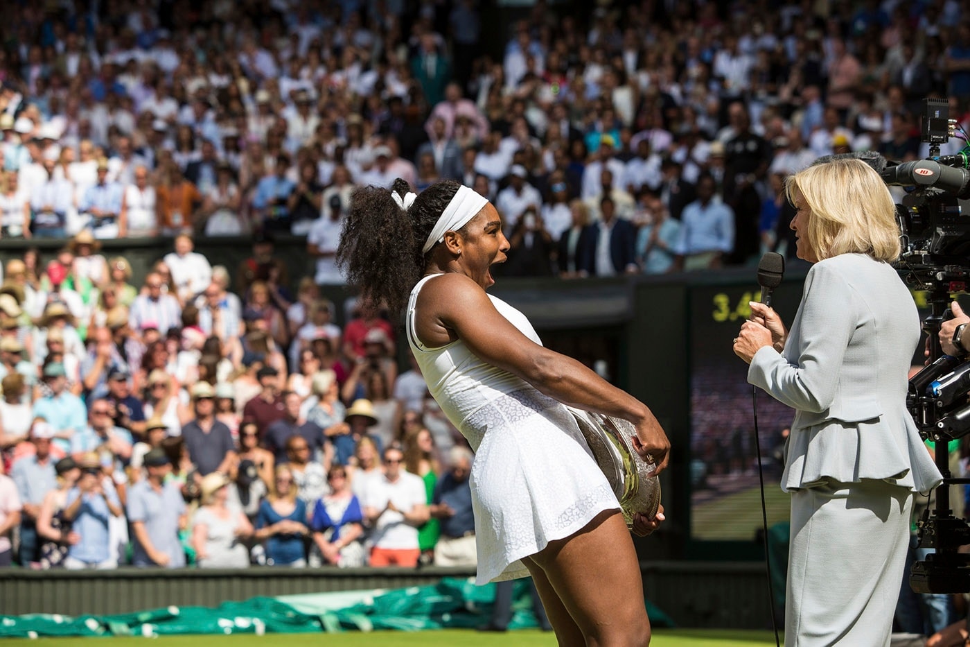 Sue Barker receives Wimbledon Distinguished Service Award - The Championships, Wimbledon ...
