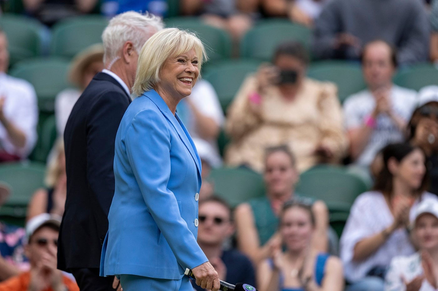 Sue Barker receives Wimbledon Distinguished Service Award - The Championships, Wimbledon ...