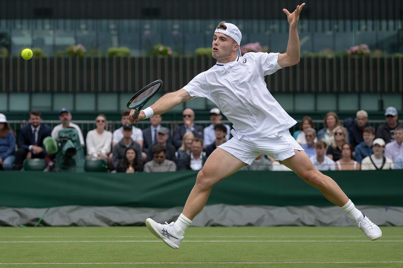 Arthur Fery playing against Daniel Altmaier in the first round of the ...